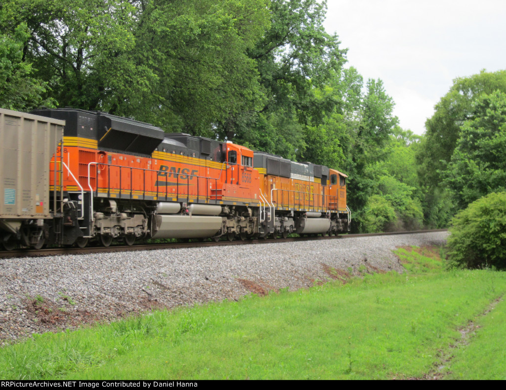 BNSF 8900 &!8568